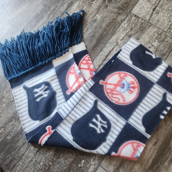 Hand Crafted | Accessories | New York Yankees Hand Crafted Scarf | Poshmark